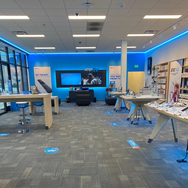 Maple Grove - Village at Arbor Lakes Store – Apple iPhone 12 and ...