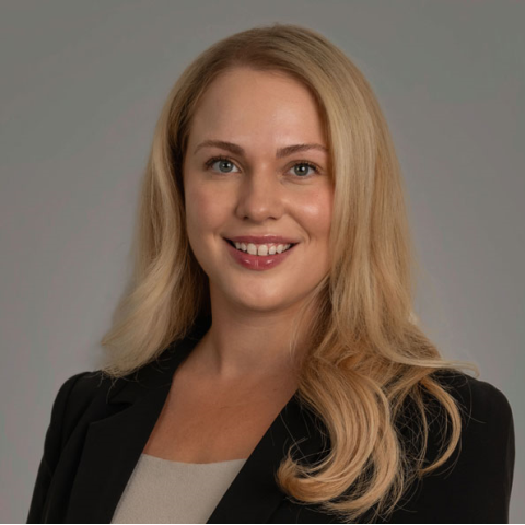 Chelsea Dwyer - Financial Advisor in Portland, OR 97204 | Merrill