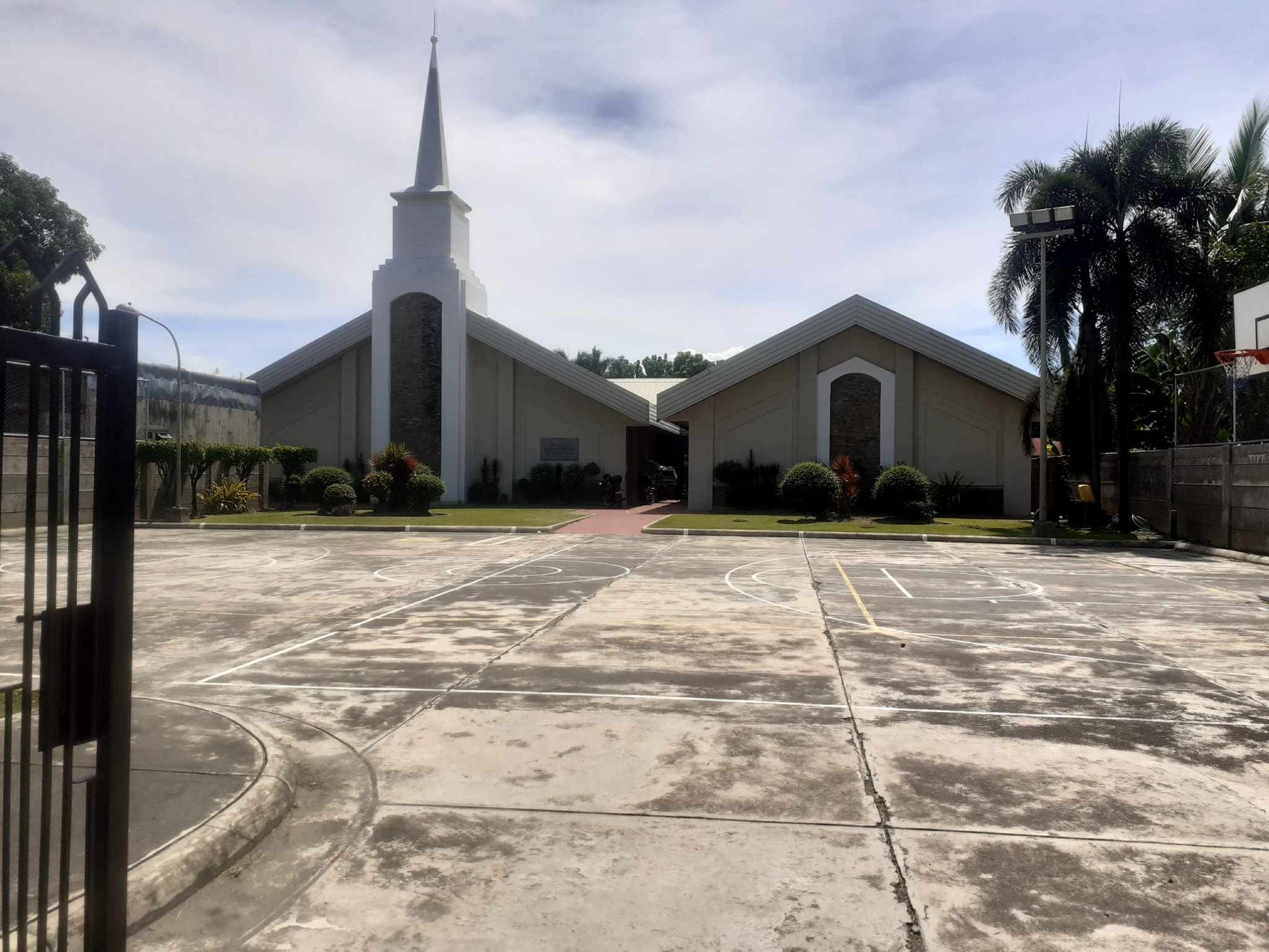 Christian Church in Mangatarem, Pangasinan | Romulo Highway | Church of ...
