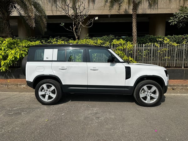 Land Rover Navnit Motors | Retailer | Mumbai, IN
