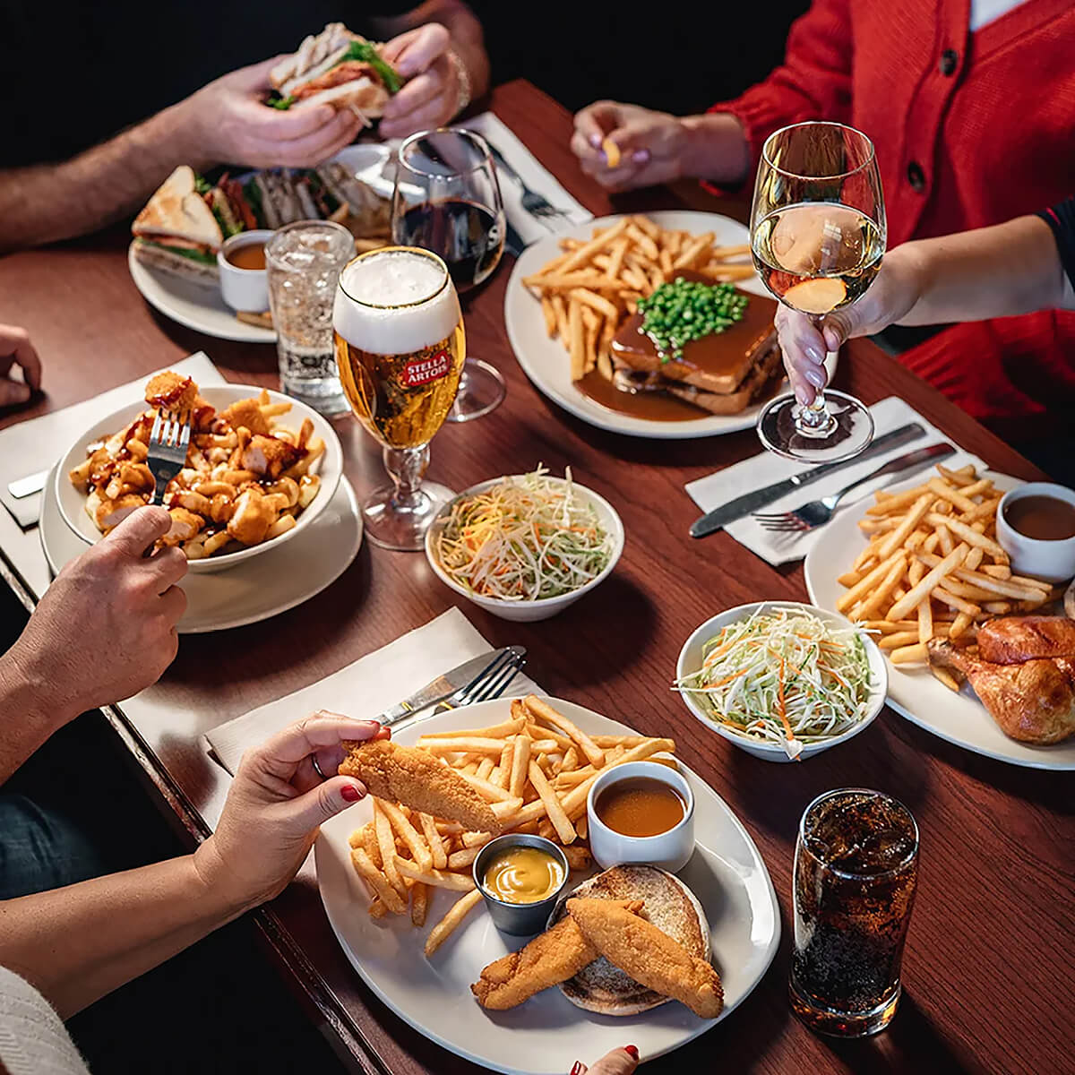 Restaurant & Bar St-Hubert Brossard | Salle à manger | Mets à emporter ...