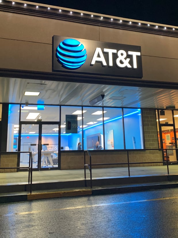 AT&T Store - Chester Mall – iPhone SE w/ Curbside Pickup - Chester, NY