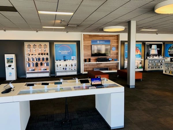 AT&T Store - Shawnee Mall – iPhone SE w/ Curbside Pickup - Shawnee, OK