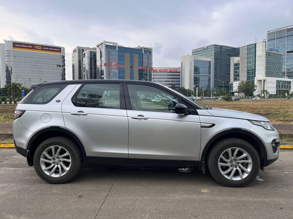 About Land Rover Navnit Motors