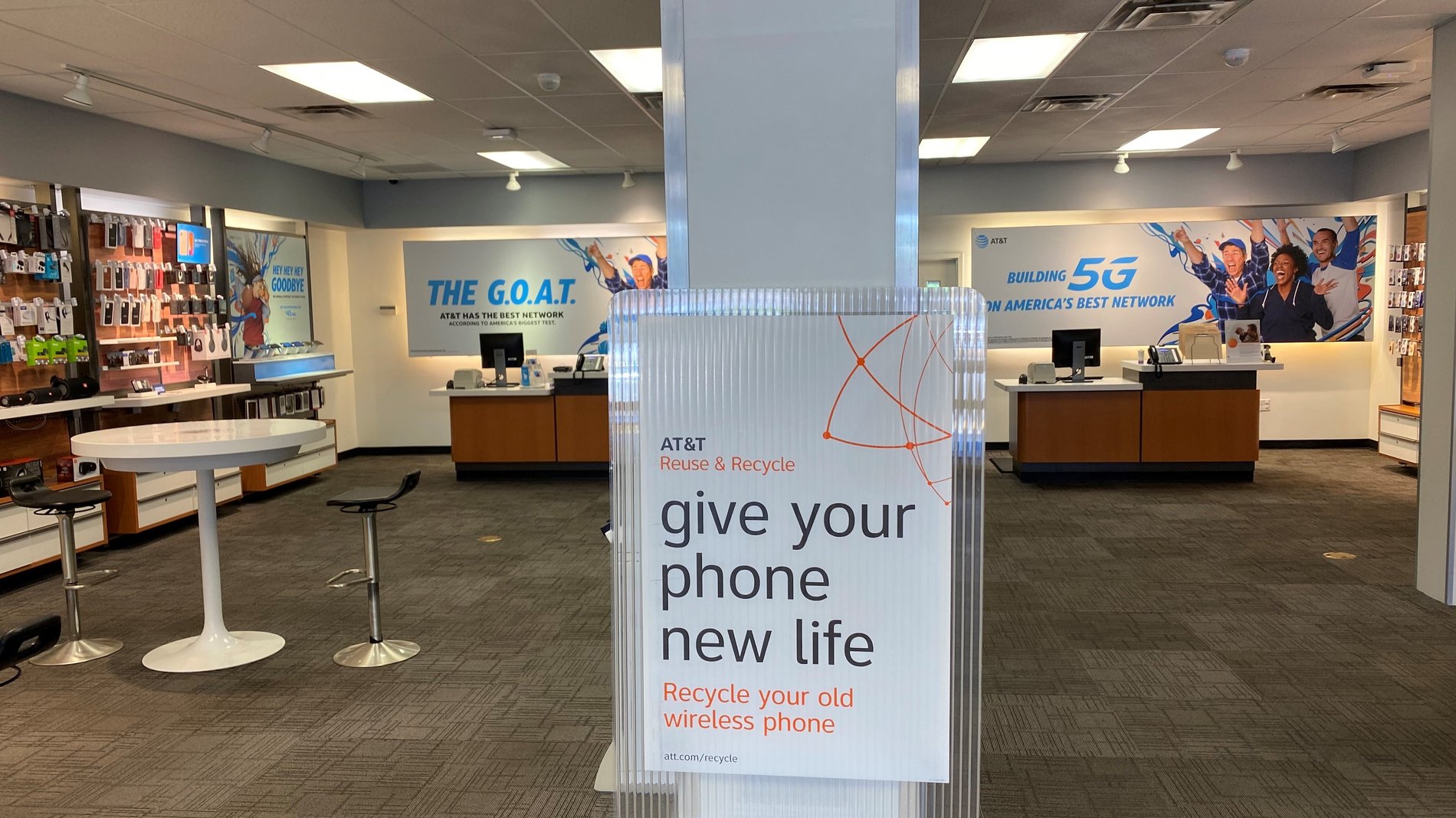AT&T Store - Brandon – iPhone SE w/ Curbside Pickup - Brandon, FL
